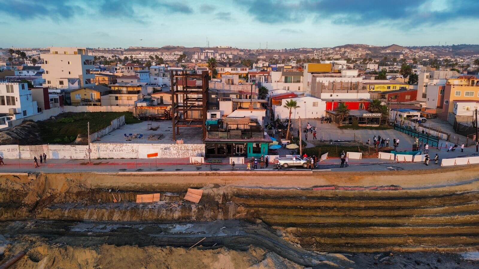 VIDEO: Colapsó segundo piso de "Café Aquamarino" en Playas de Tijuana ...