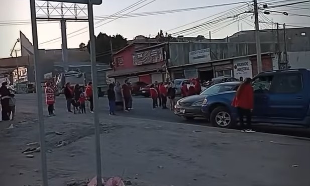 Residentes del Maclovio Rojas bloquearon la carretera Tijuana-Tecate ...