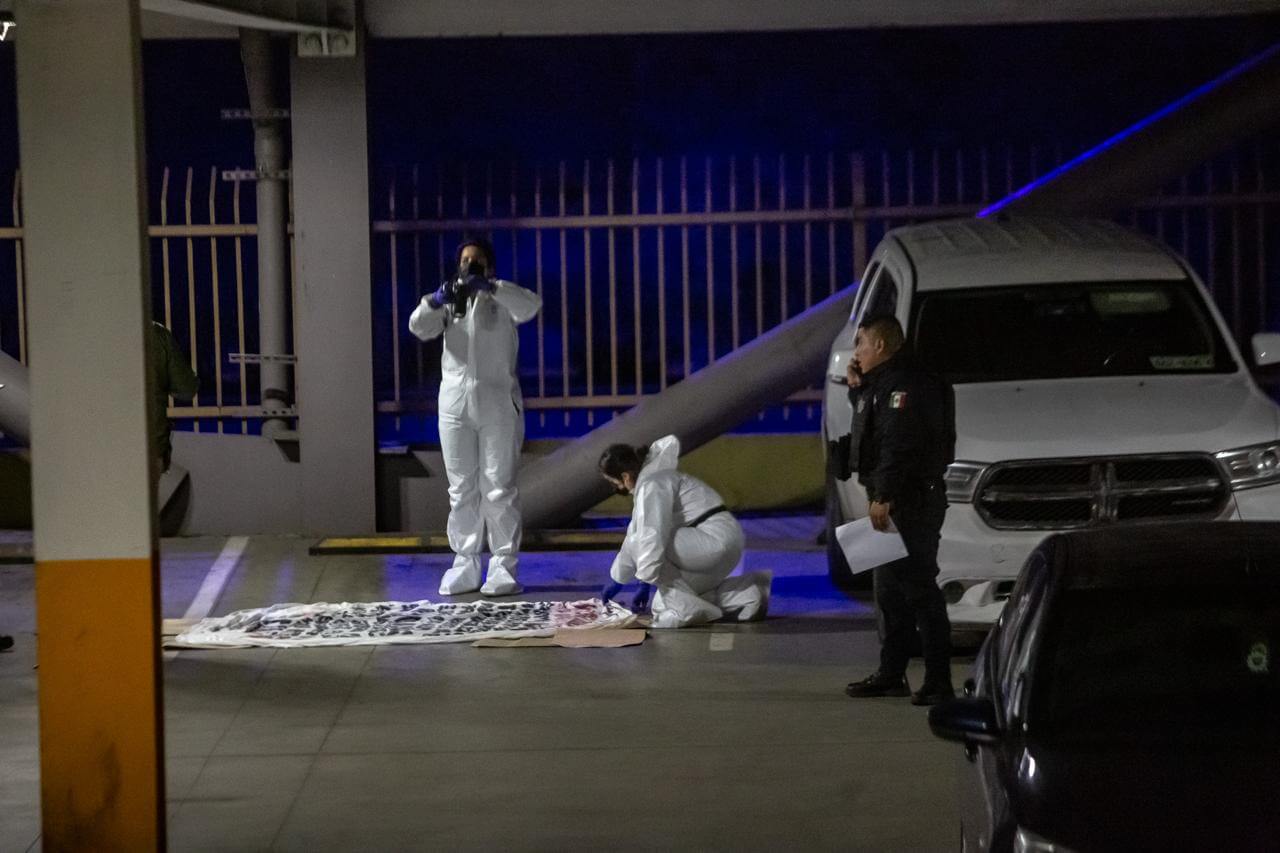 VIDEO: Dejaron camioneta con restos humanos y narcomanta en Plaza Río ...